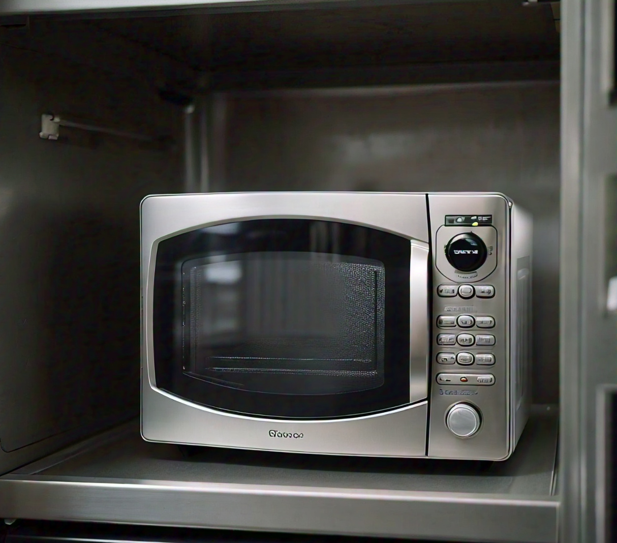 Can You Put A Microwave On A Metal Shelf? (Read this before microwaving)